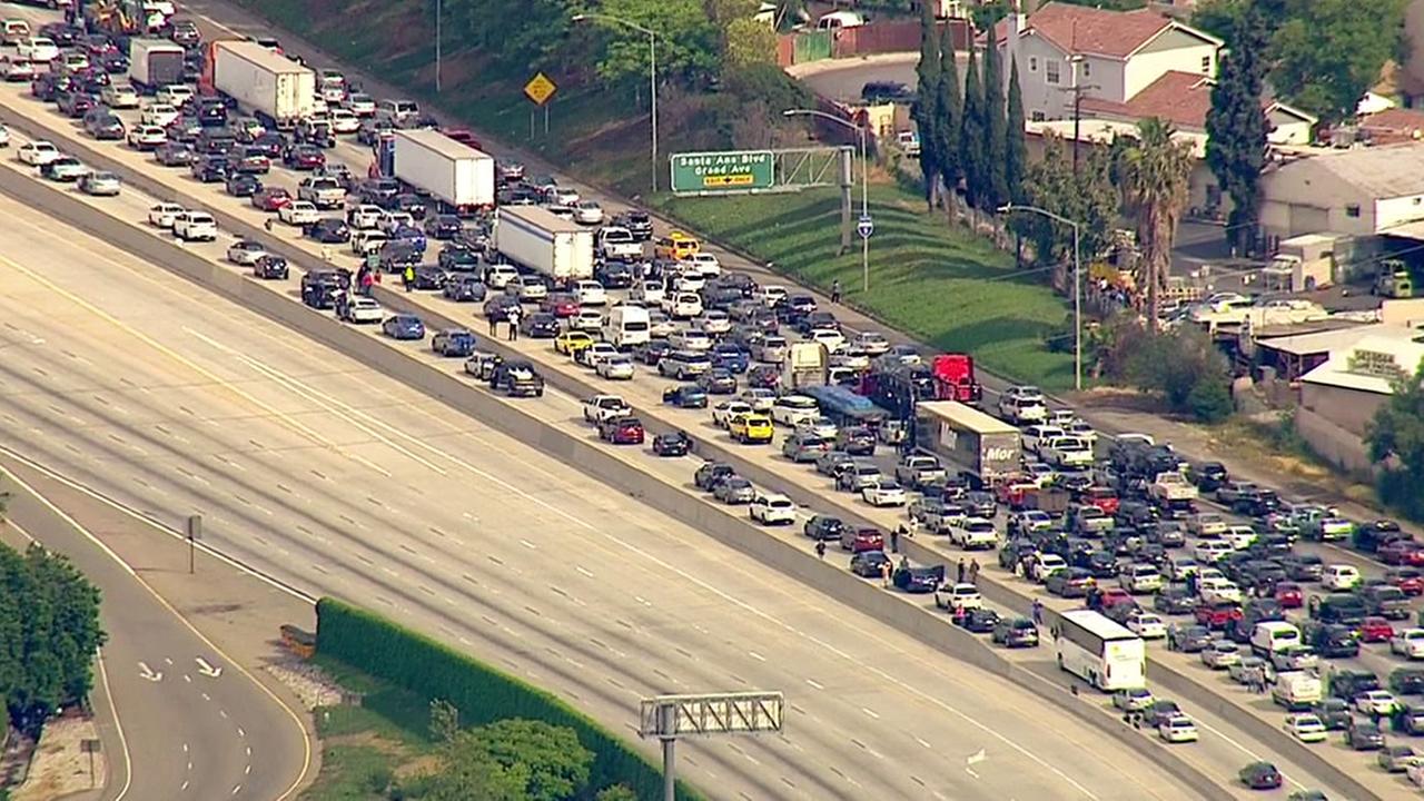 5 Fwy reopens in Santa Ana following police activity | abc7.com