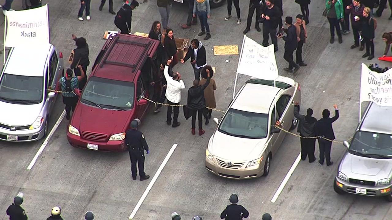 PHOTOS: Chained protesters block westbound traffic on Bay Bridge ...