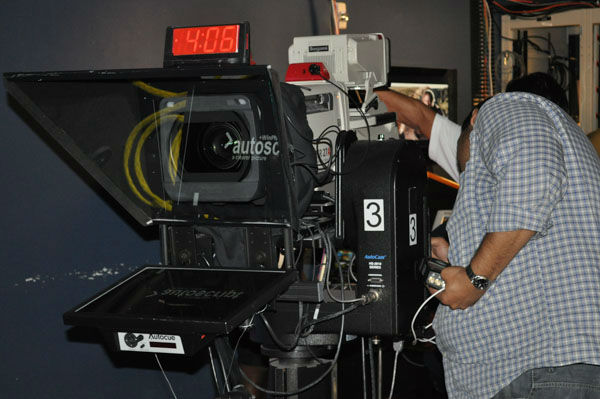 PHOTOS: New ABC-13 set debut | abc13.com