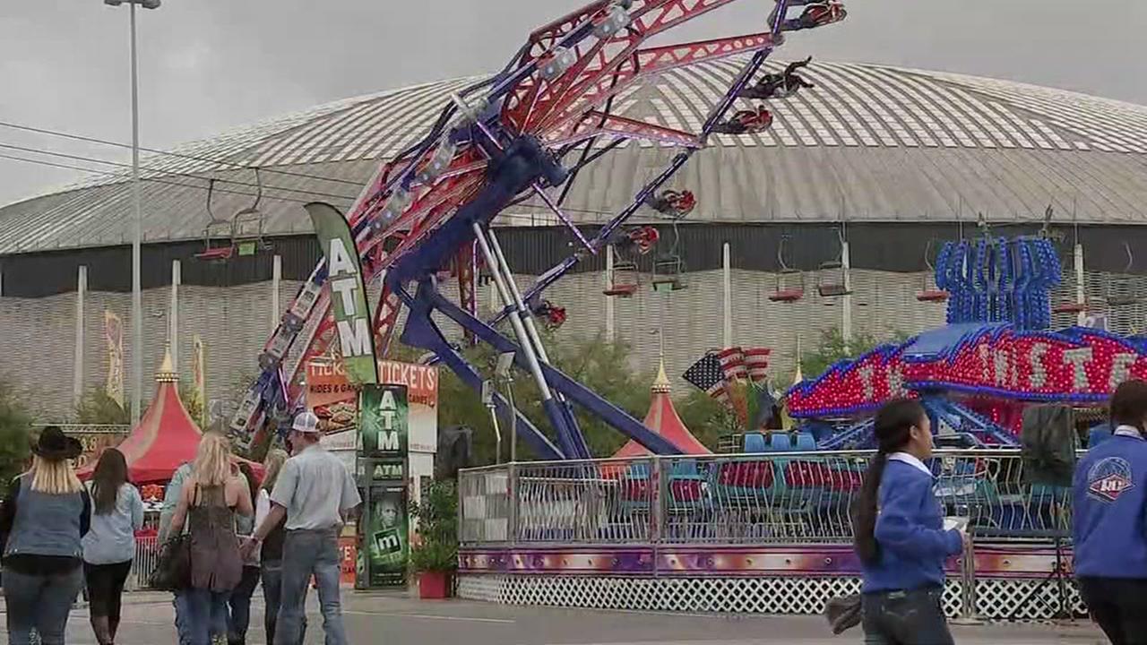 PHOTOS: Houston Rodeo bull riding competition | abc13.com