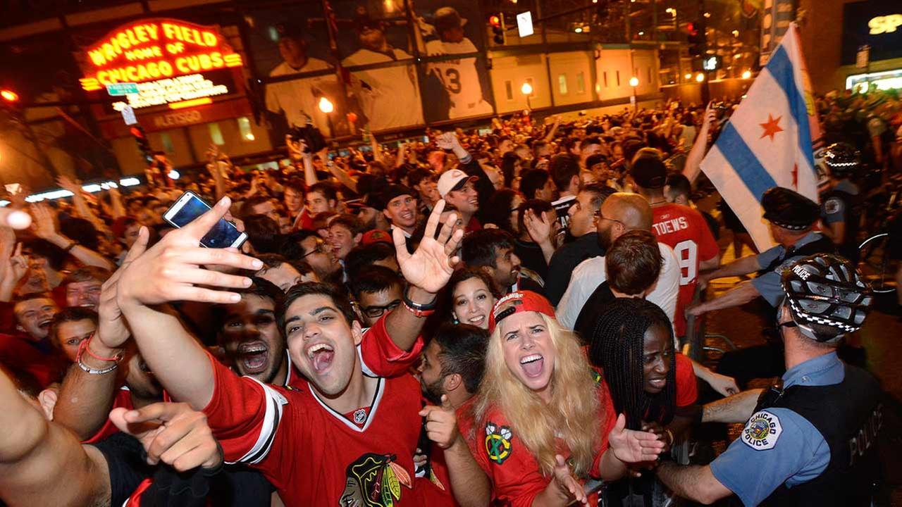PHOTOS: Blackhawks fans celebrate Stanley Cup win | abc7chicago.com